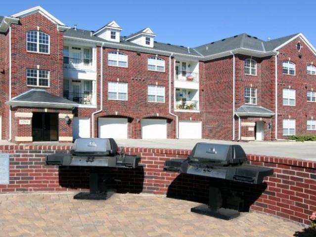 Rockledge Oaks Apartments 1 Bedroom Apartment for Rent at 8320 Rockledge Rd, Lincoln, NE 68506 Crown Pointe