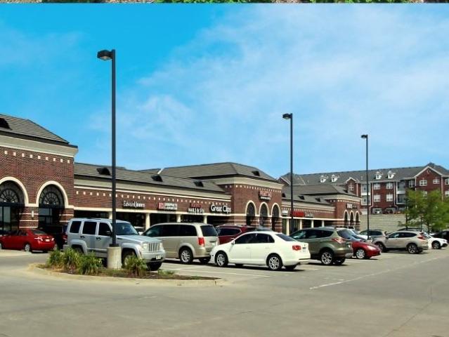Rockledge Oaks Apartments 1 Bedroom Apartment for Rent at 8320 Rockledge Rd, Lincoln, NE 68506 Crown Pointe