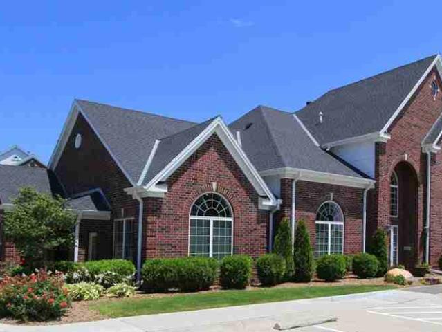 Rockledge Oaks Apartments 2 Bedroom Apartment for Rent at 8320 Rockledge Rd, Lincoln, NE 68506 Crown Pointe