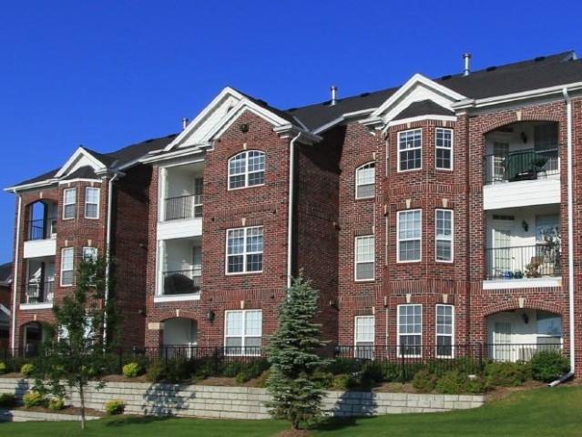 Rockledge Oaks Apartments 2 Bedroom Apartment for Rent at 8320 Rockledge Rd, Lincoln, NE 68506 Crown Pointe