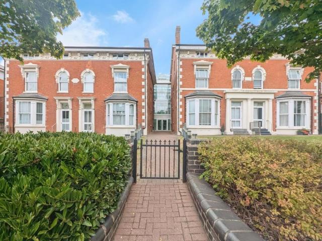Rocksborough House, Warwick Road B92 7GA 2 bed apartment to rent £1,175 pcm £271 pw