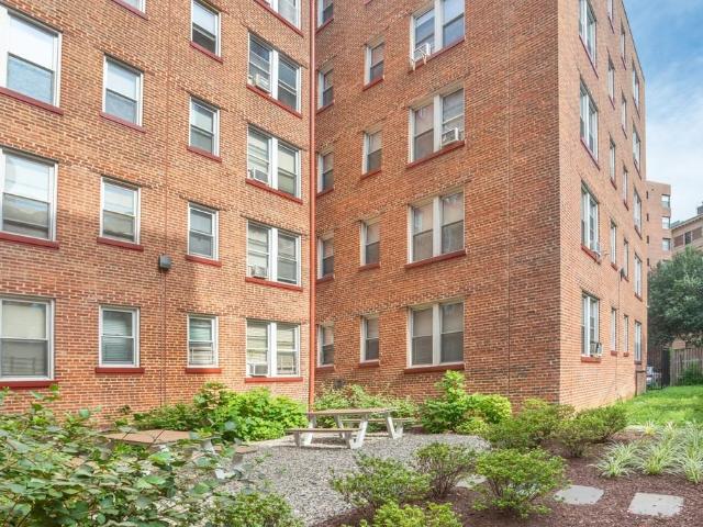 Rocksboro Apartments Studio Apartment for Rent at 1717 R St Nw, Washington, DC 20009 Dupont Circle