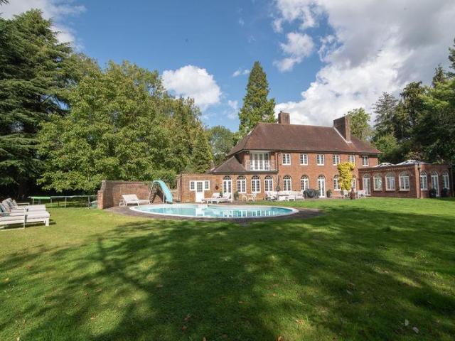 Rockshaw Road, Redhill 5 bed property to rent £7,000 pcm £1,615 pw