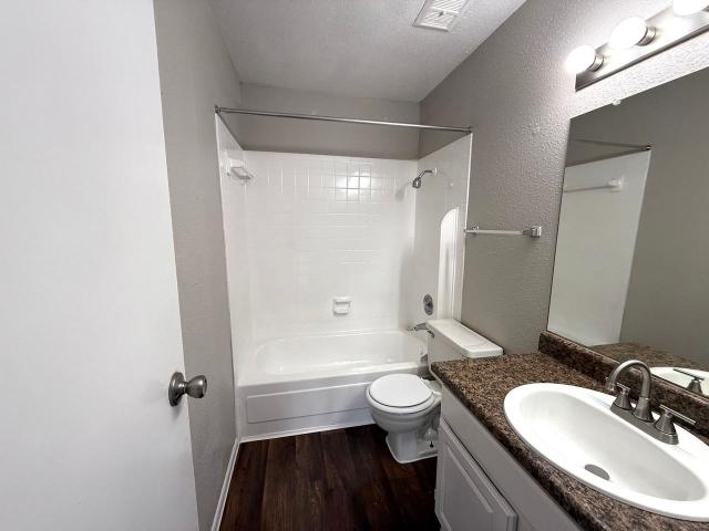 Rockridge Springs Apartments 2 Bedroom Apartment for Rent at 17133 17133 Imperial Valley Dr. Houston Tx 77060, Houston, TX 77060 Greater Greenspoint