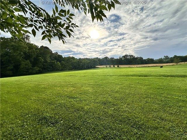 Rocky Meadow Ln, West Columbia, WV 25287