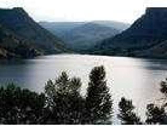 Rocky Mtn. Idaho Lakefront Cabin