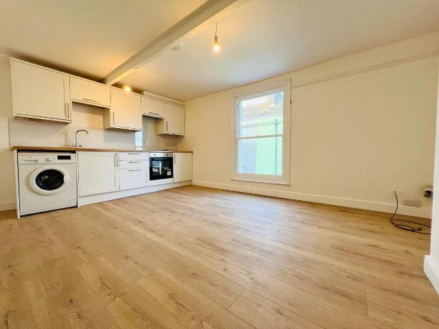 Rodwell Street, Weymouth DT4, 1 bed flat to rent, £700 pcm | PrimeLocation