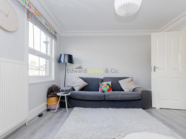Roden Street, London N7 1 bed flat to rent £1,798 pcm £415 pw