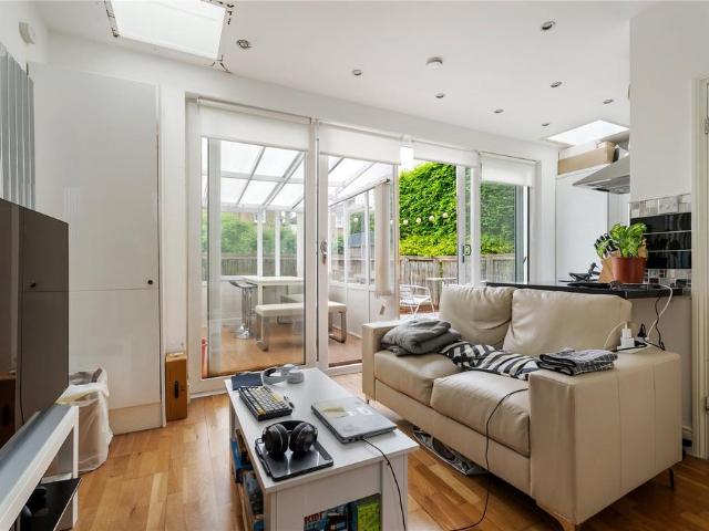 Rodenhurst Road, London SW4 1 bed apartment to rent £2,050 pcm £473 pw