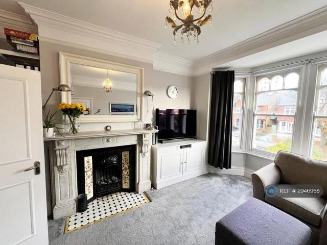 Rodenhurst Road, London, SW4 1 bed flat to rent £2,300 pcm £531 pw