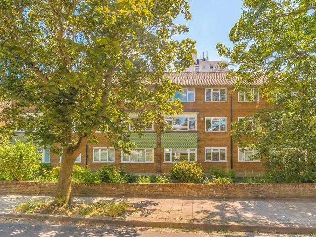 Rodenhurst Road, London SW4 2 bed flat to rent £2,400 pcm £554 pw