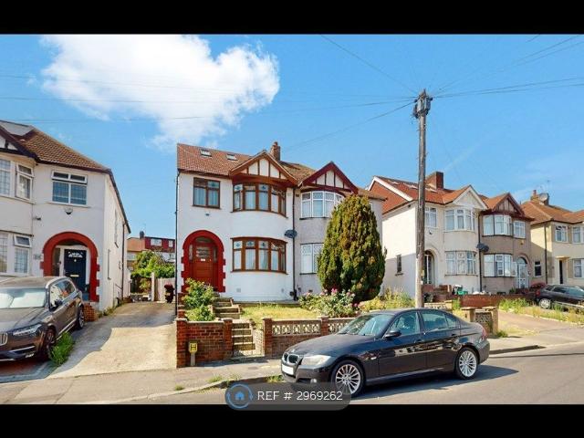 Roding Lane North, Woodford Green IG8, 4 bed semi detached house to rent, £2,400 pcm | PrimeLocation