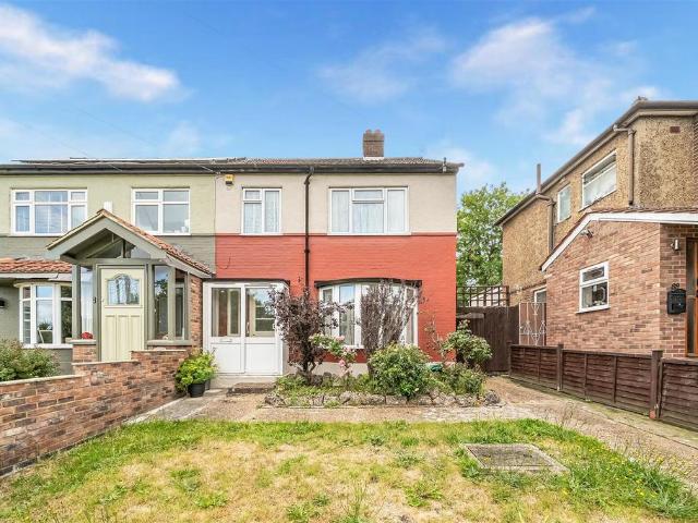 Roding Lane South, Ilford 3 bed house to rent £2,700 pcm £623 pw