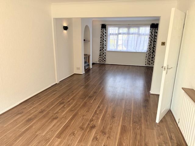 Rodney Close, Pinner, HA5 3 bed semi detached house to rent £2,250 pcm £519 pw