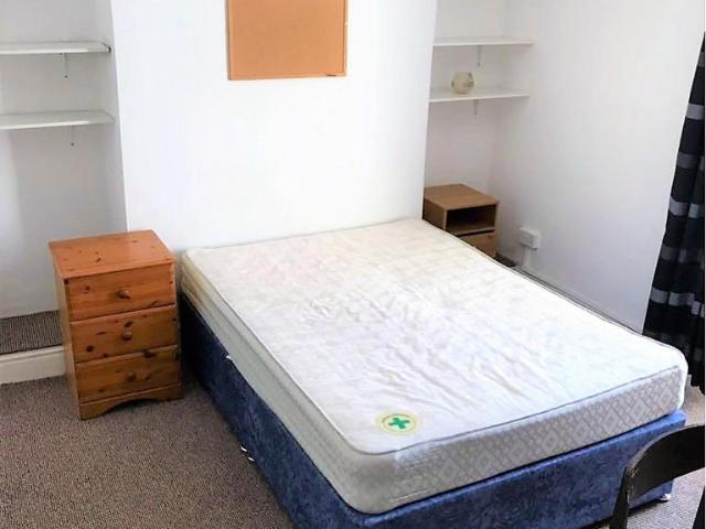 Rodney Street, Sandfields, Swansea 3 bed house to rent £1,170 pcm £270 pw