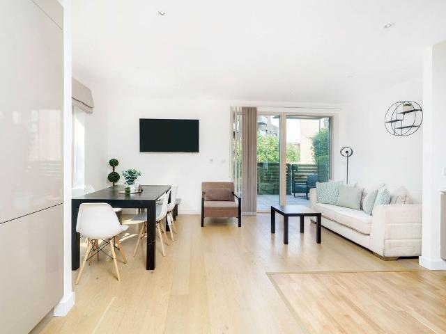 Rodney Road, Elephant And Castle, London SE17, 3 bed flat to rent, £9,000 pcm | PrimeLocation