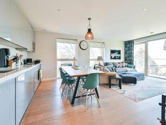 Rodney Road, Elephant and Castle. 2 bed flat to rent £4,500 pcm £1,038 pw