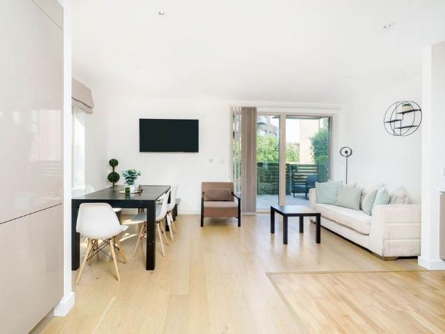 Rodney Road, Elephant and Castle. 3 bed flat to rent £8,996 pcm £2,076 pw