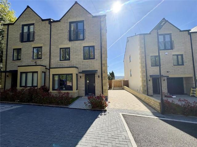Roe Cross Gardens, Mottram, Hyde. 4 bed semi detached house to rent £2,450 pcm £565 pw
