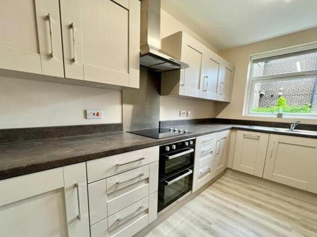 Roe Green Avenue, Worsley, 2 Bedroom Apartment
