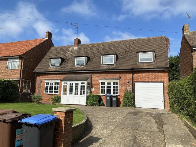 Roe Green Lane, Hatfield 5 bed detached house to rent £2,750 pcm £635 pw