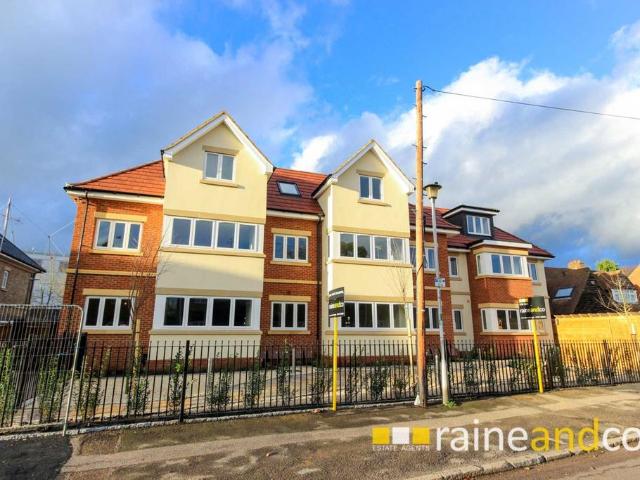 Roe Green Lane, Hatfield 2 bed apartment to rent £1,600 pcm £369 pw