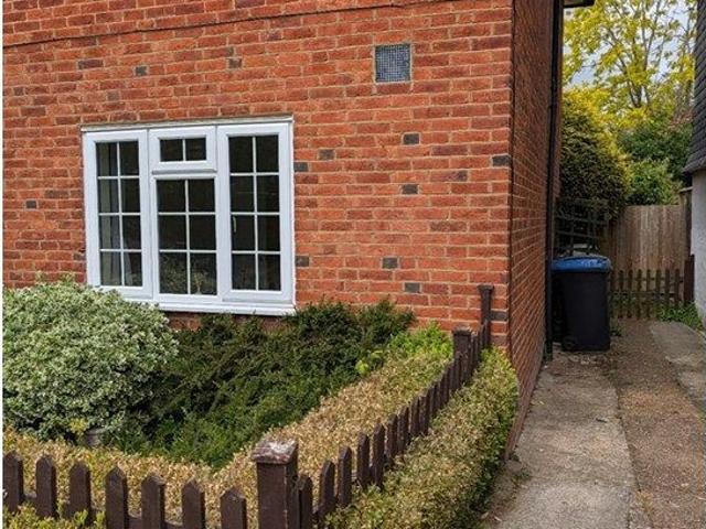 Roe Lane, London NW9, 2 bed maisonette to rent, £2,100 pcm | PrimeLocation