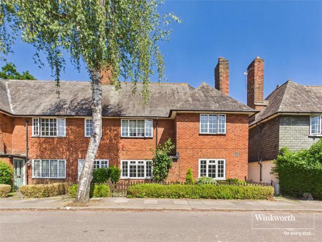 Roe Lane, London NW9 2 bed ground floor flat to rent £2,100 pcm £485 pw