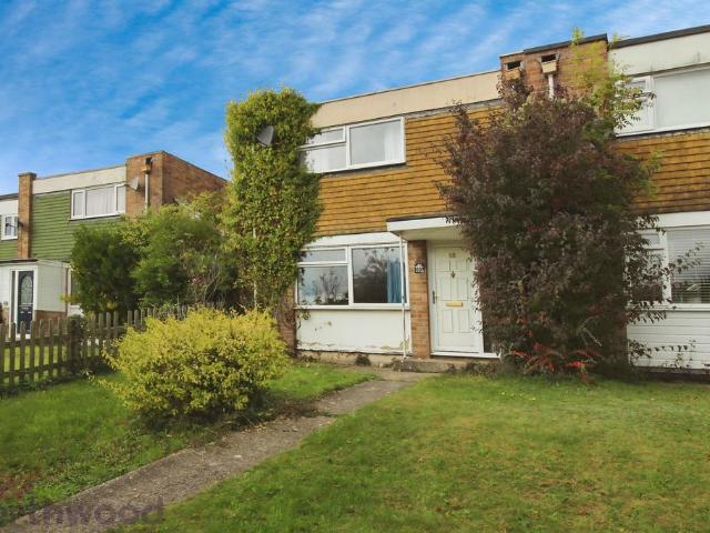Roebuck Avenue, High Wycombe, HP13 2 bed semi detached house to rent £1,495 pcm £345 pw