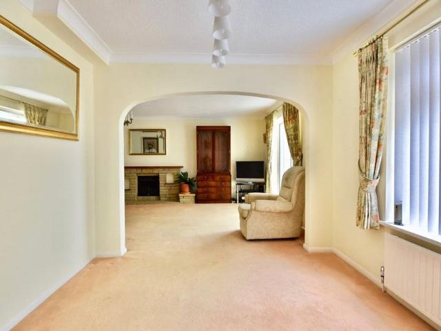 Roebuck Close, Ashtead, Surrey, KT21 2DN