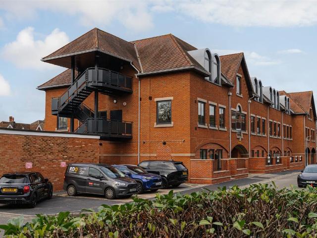 Roebuck Close, Reigate RH2, 1 bed flat to rent, £1,550 pcm | PrimeLocation
