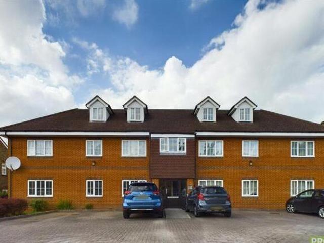 Roebuck Estate, Blatchly House, Binfield, 2 Bedroom Apartment