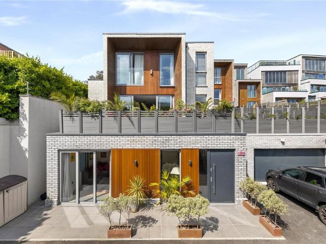 Roedean Road, Brighton, East Sussex, BN2 4 bed detached house to rent £6,500 pcm £1,500 pw