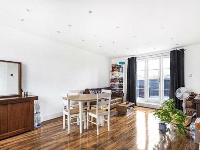 Roehampton High Street, London, 2 Bedroom Apartment