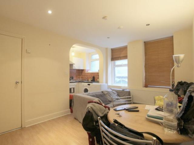 Roehampton High Street, London SW15, 1 bed flat to rent, £1,595 pcm | PrimeLocation