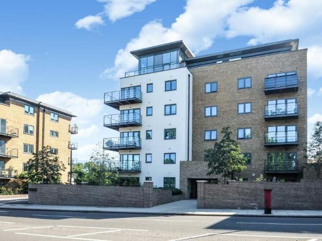 Roehampton Lane, Roehampton SW15, 1 bed flat to rent, £2,250 pcm | PrimeLocation