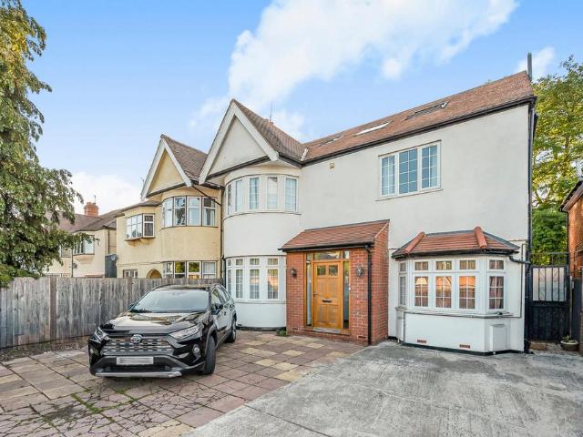 Roehampton Vale, Putney, London 3 bed flat to rent £2,500 pcm £577 pw