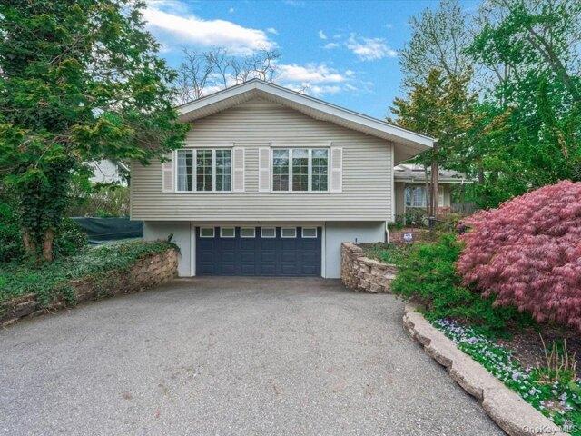 Roger Dr, Port Washington, Home For Sale