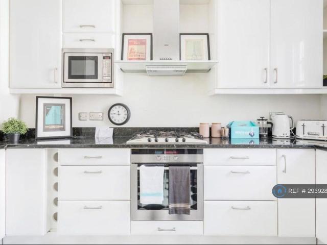 Rogers House, London, SW1P 4 bed flat to rent £4,795 pcm £1,107 pw