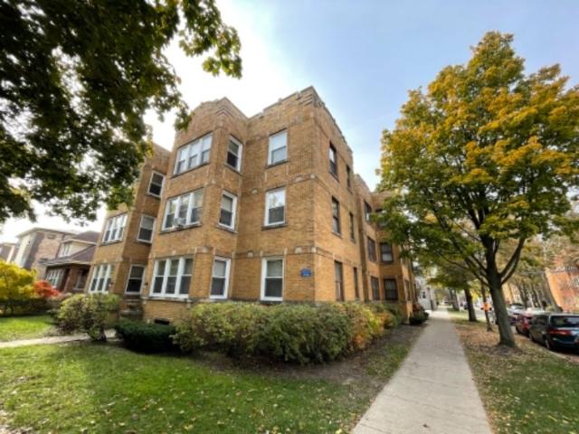 ROGERS PARK Spacious Large 1 Bedroom Chicago unit