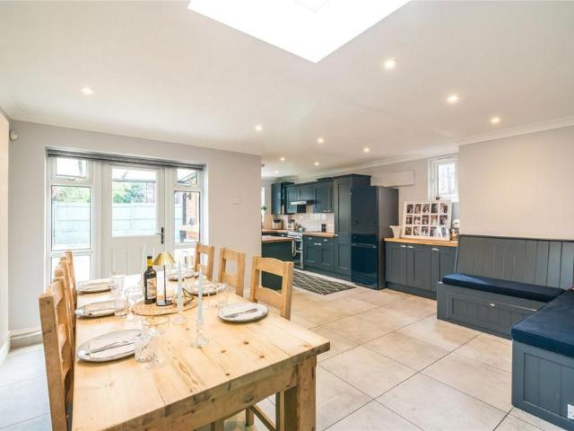 Rogers Road, London SW17 4 bed house to rent £4,800 pcm £1,108 pw