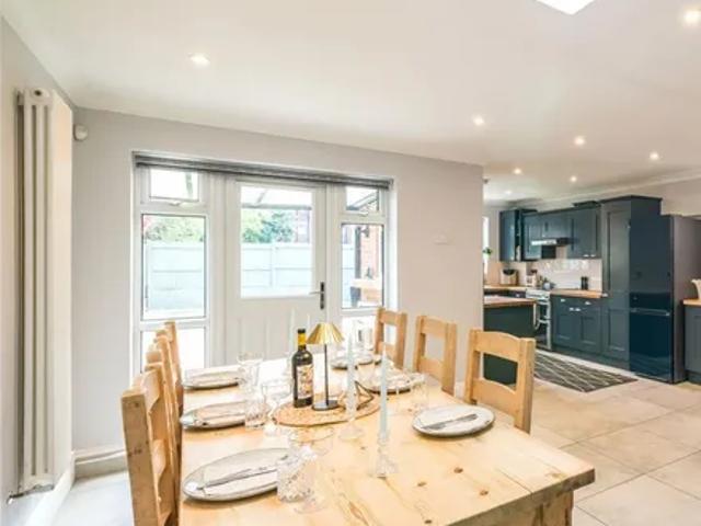 Rogers Road, London, SW17 0LT, United Kingdom | 4 bed apartment for rent #168152298 | Rentberry