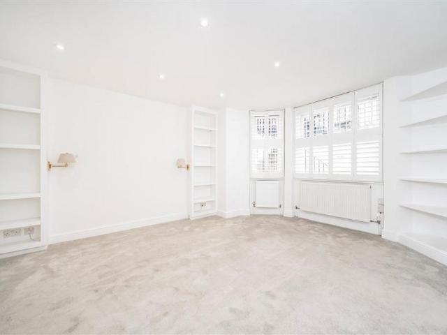 Roland Gardens, London SW7 Studio to rent £2,297 pcm £530 pw