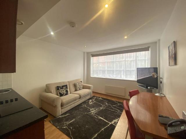 Roland Gardens, London, SW7 1 bed flat to rent £2,491 pcm £575 pw