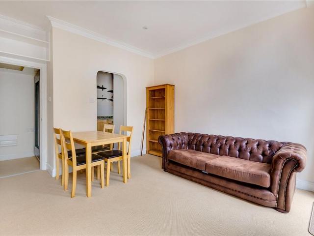 Roland Gardens, South Kensington, London 1 bed flat to rent £3,000 pcm £692 pw