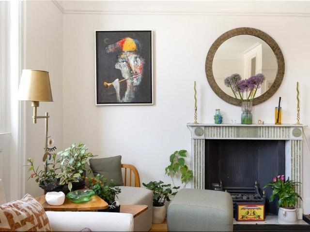 Roland Gardens, South Kensington. 2 bed flat to rent £4,000 pcm £923 pw