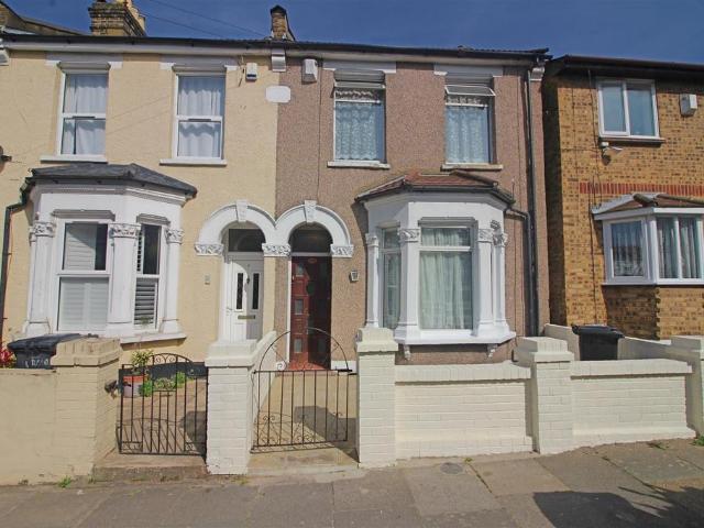 Roland Road, London 4 bed house to rent £2,320 pcm £535 pw