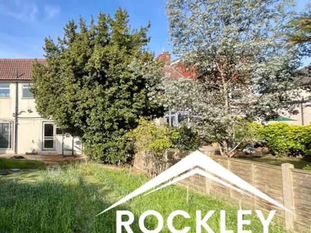 Roll Gardens, London, IG2 6TW, United Kingdom | 3 bed duplex for rent #165417213 | Rentberry