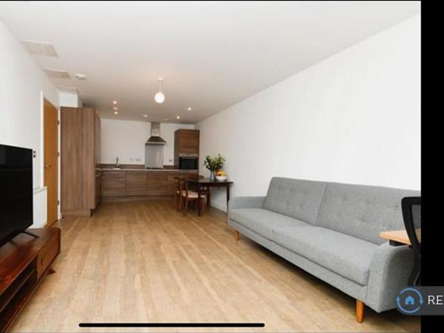 Rollason Way, Brentwood, CM14 2 bed flat to rent £1,650 pcm £381 pw