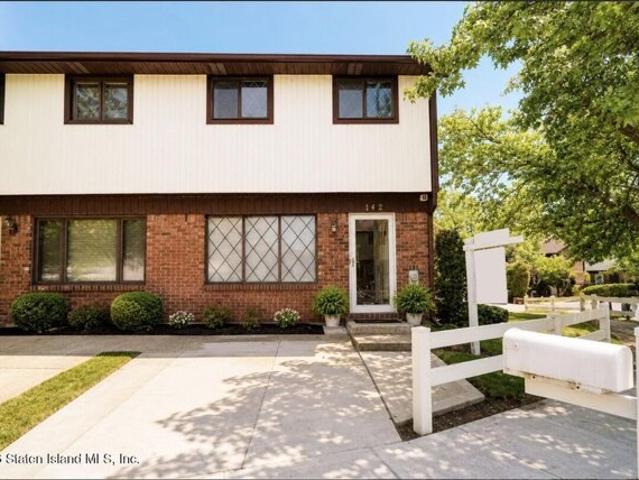 Rolling Hill Grn, Staten Island, Home For Sale
